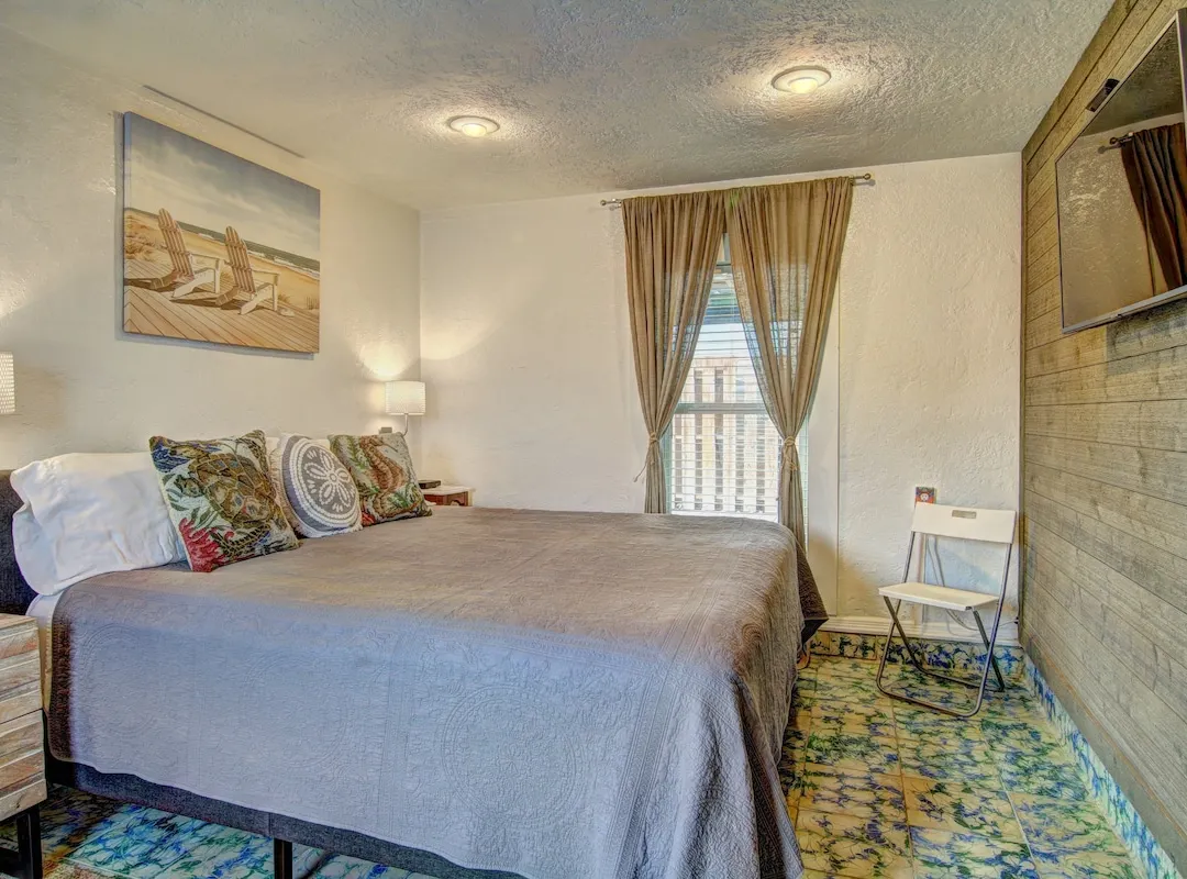 Outdoor Fire Pit And Fenced Yard - Charming Coastal Retreat - Port Aransas, TX