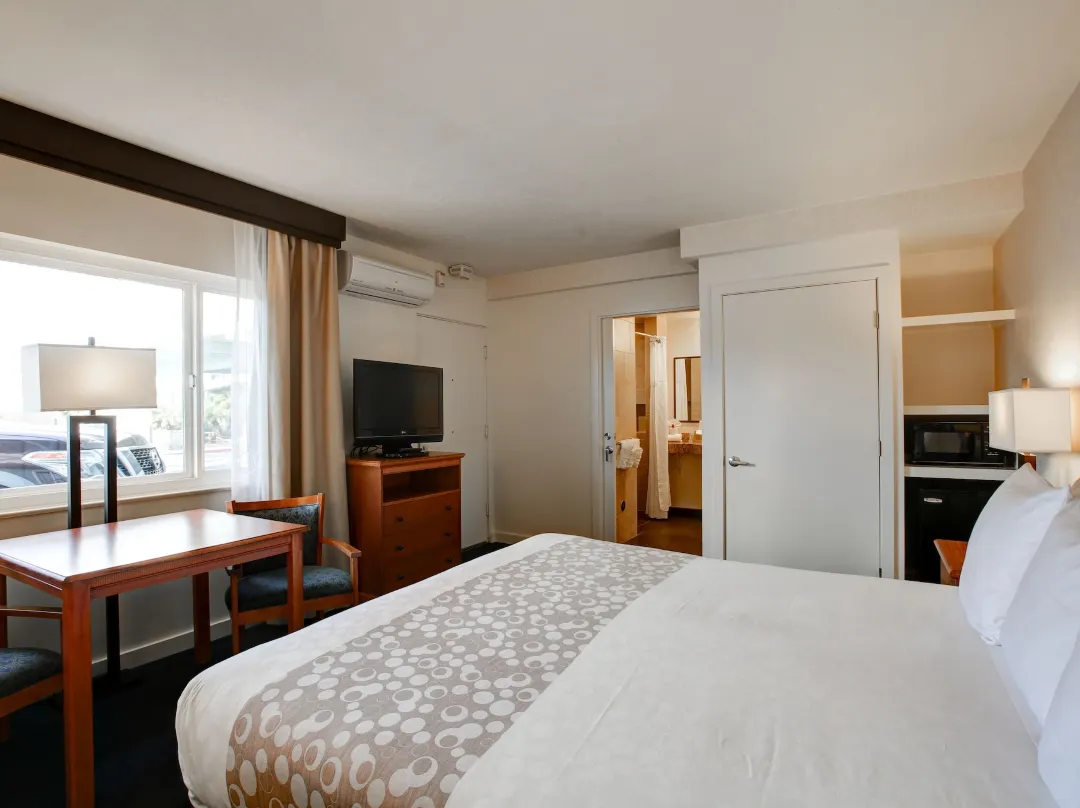 Newport Channel Inn - Newport Beach, CA