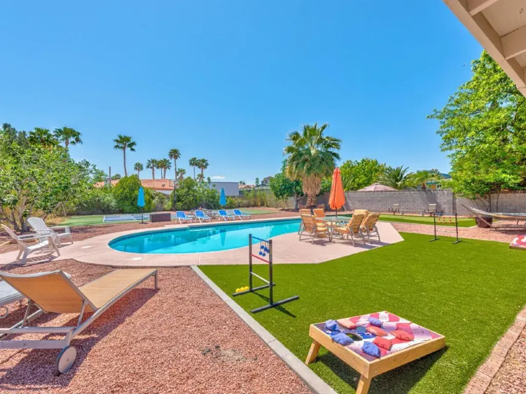 Basketball And Pickleball Courts With Pool - Amazing Escape - Las Vegas, NV