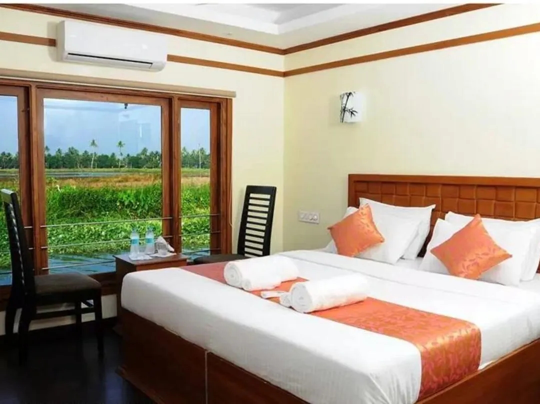 Cathey Pacific Cruise - Alappuzha