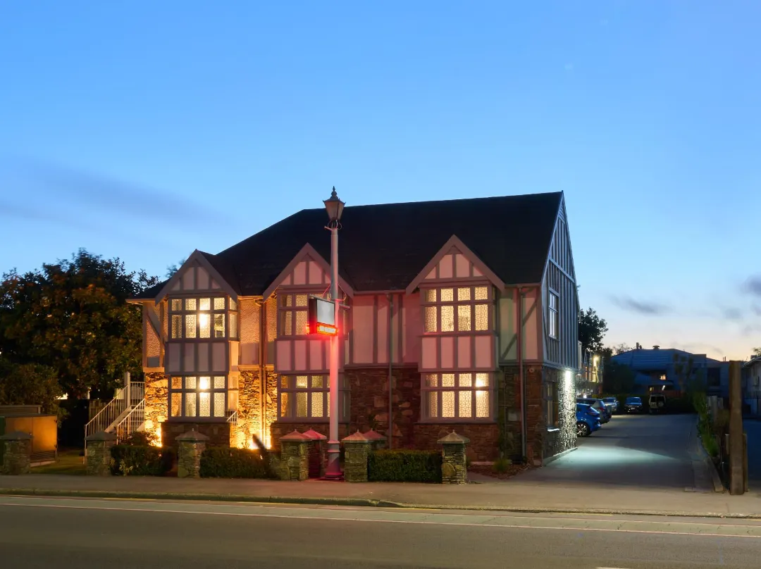 The Elmwood Motel - West Coast
