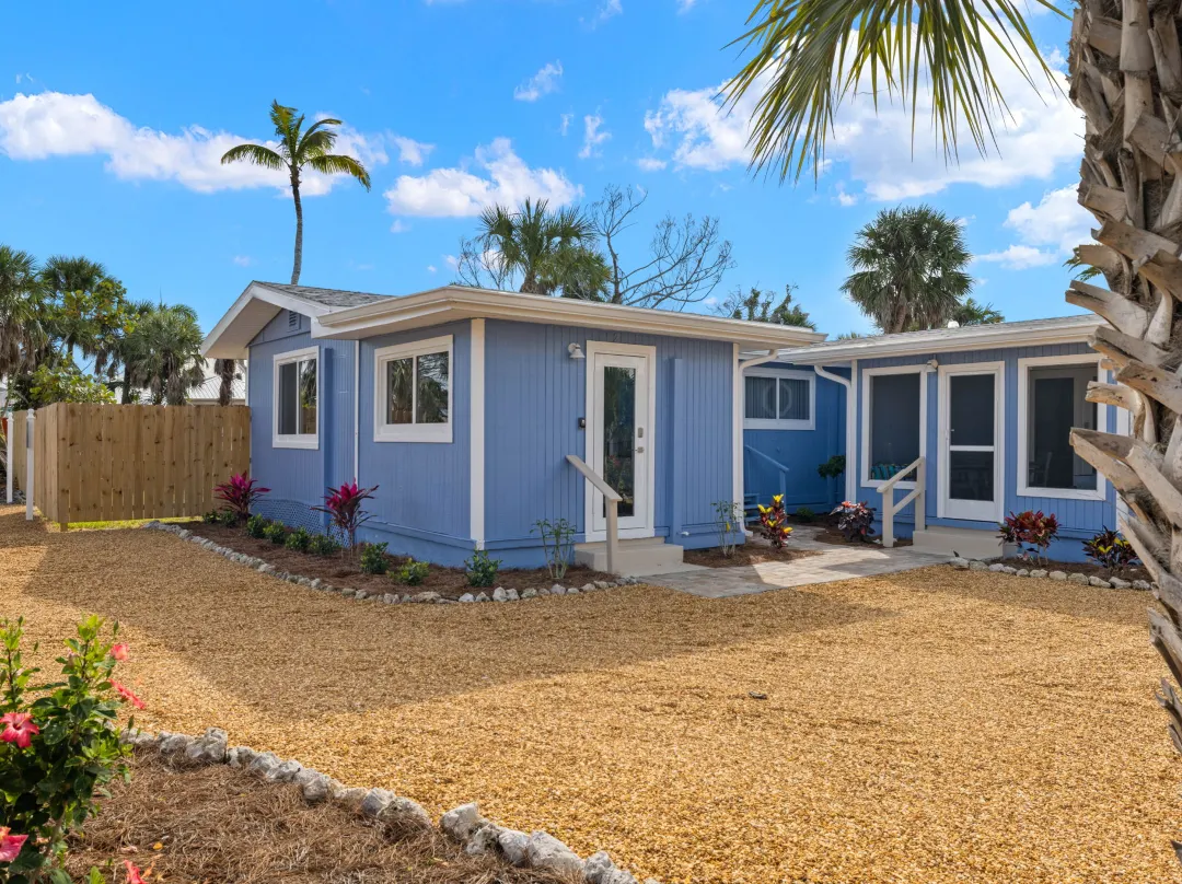 Chic Coastal Sanctuary - Free Bikes, Wifi, Beach Access - Sanibel Island, FL