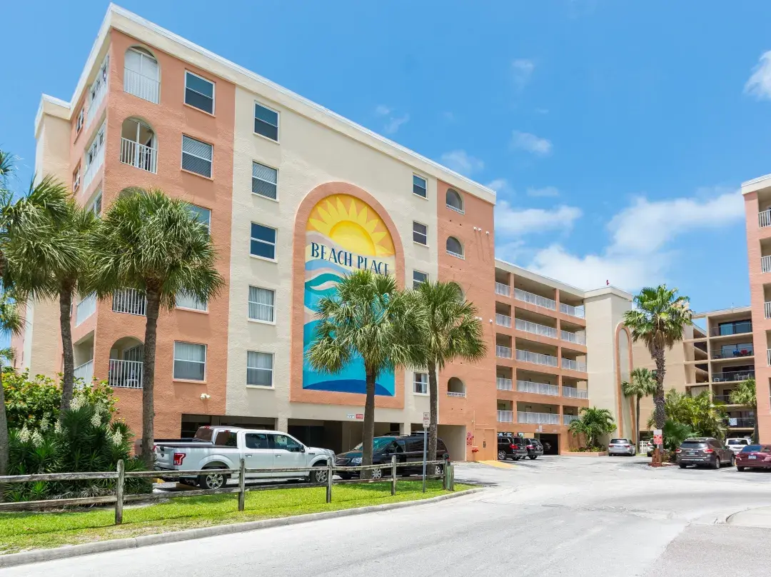 Heated Swimming Pool And Bbq Facilities - Inviting Coastal Retreat - Madeira Beach, FL