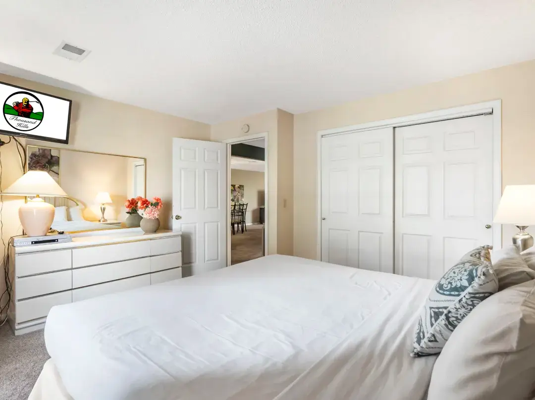 Full Kitchen And Cozy Living Area With Balcony - Stylish Retreat - Ridgedale, MO