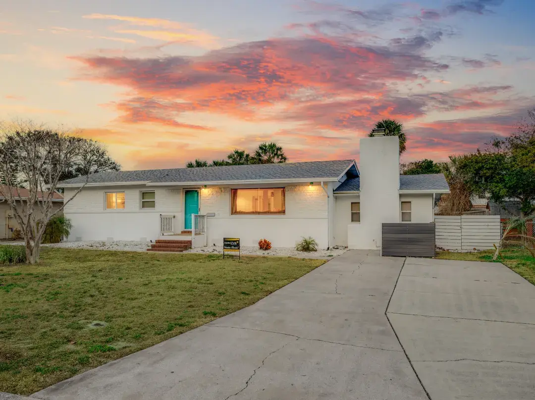 Pool, Outdoor Fire Pit And Arcade Games - Captivating Coastal Retreat - Jacksonville Beach, FL