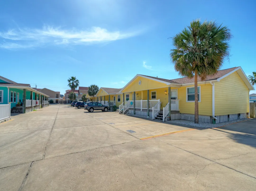 Charming Coastal Retreat With Pool And Concierge Services - Inviting Oasis - Port Aransas, TX