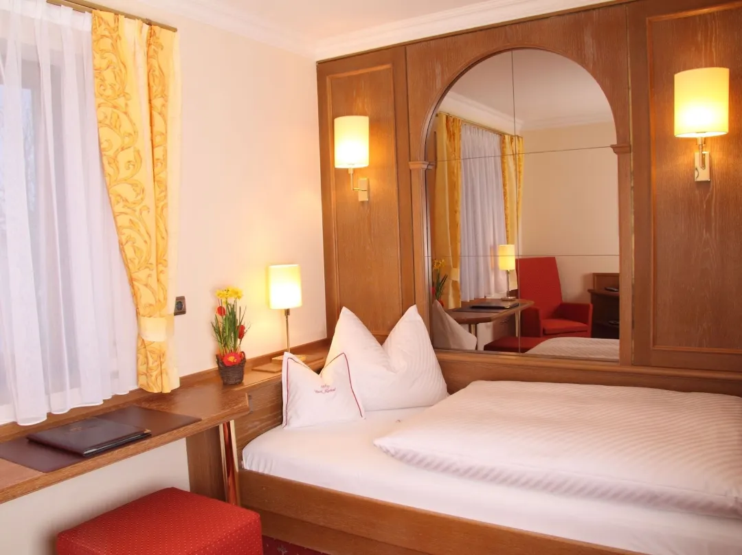Hotel Am Schlosspark Zum Kurfürst - Munich