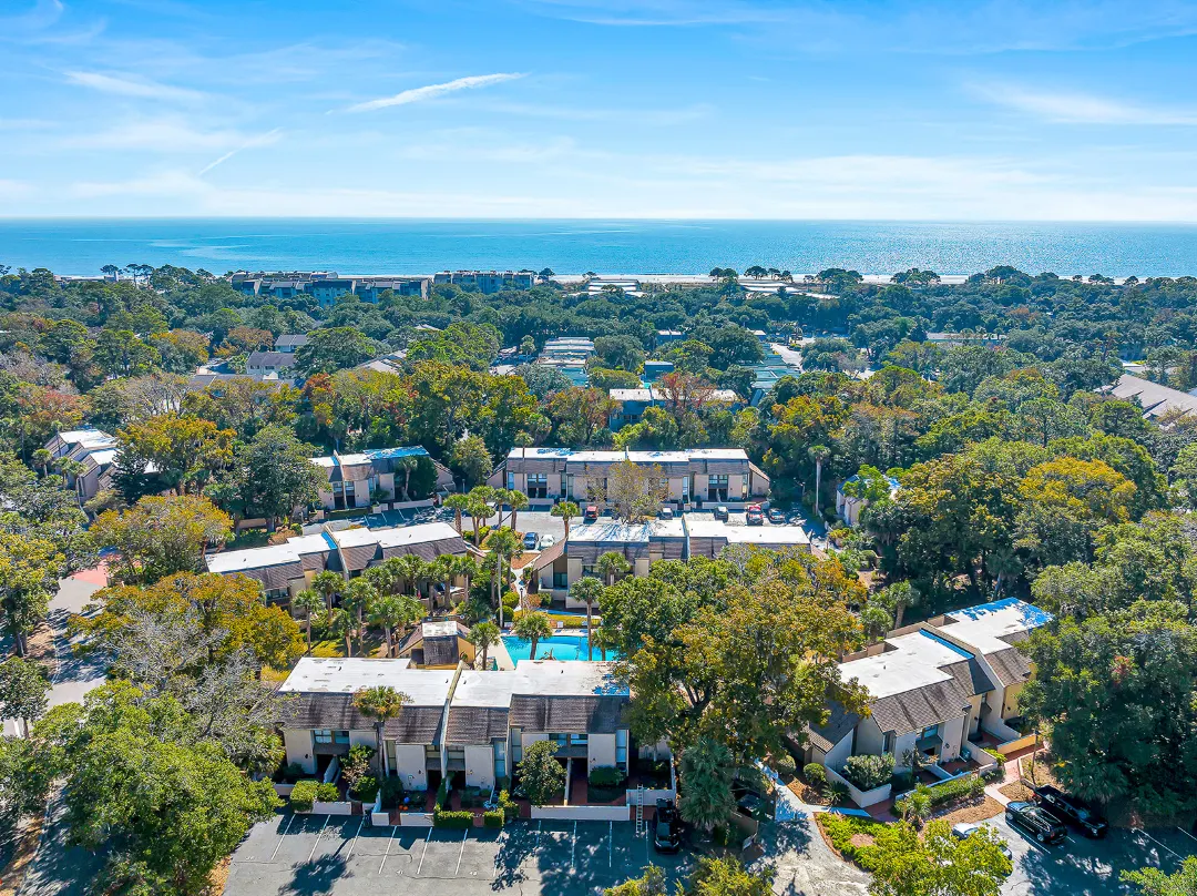 Modern Amenities And Private Courtyards - Stunning Beach Club Retreat - Hilton Head Island