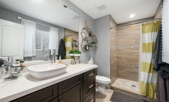 Desert Retreat - Private Putting Green, Pool, Universal Tesla EV ...