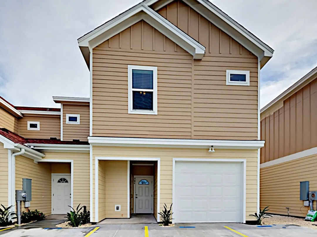 Shared Heated Pool, Garage Access, Close To Beach - Port Aransas, TX