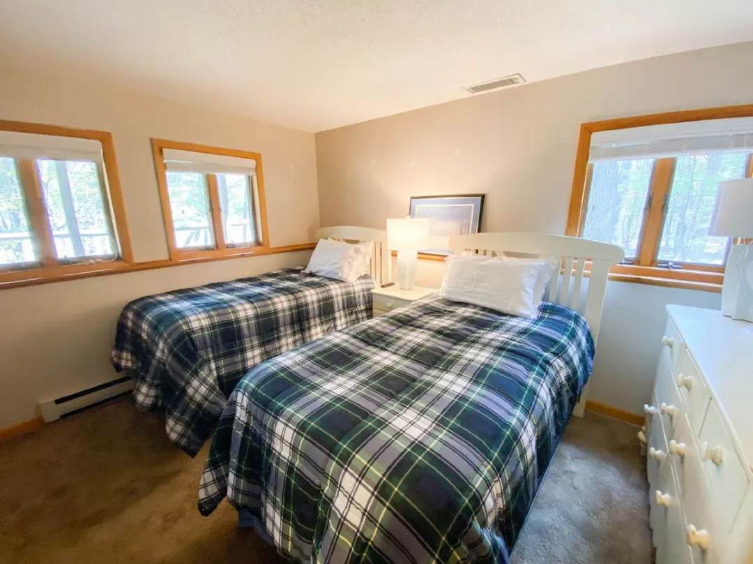 Deck With River Sounds And Close To Attractions - Cozy Retreat - Jackson, NH