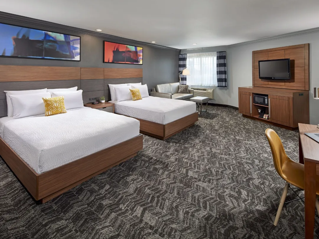 Studio Inn & Suites At Promenade Downey - Downey, CA