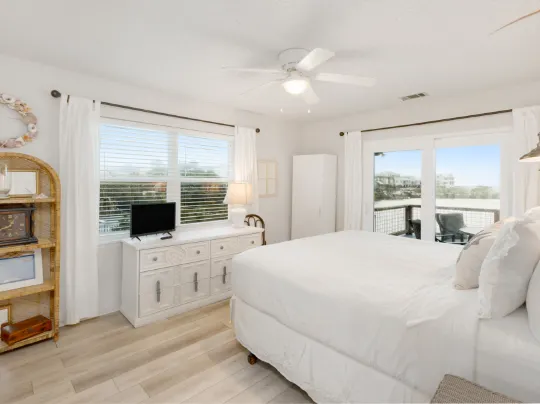 Stunning Lakefront Views And Cozy Living Spaces - Idyllic Beach Haven - Seaside, FL