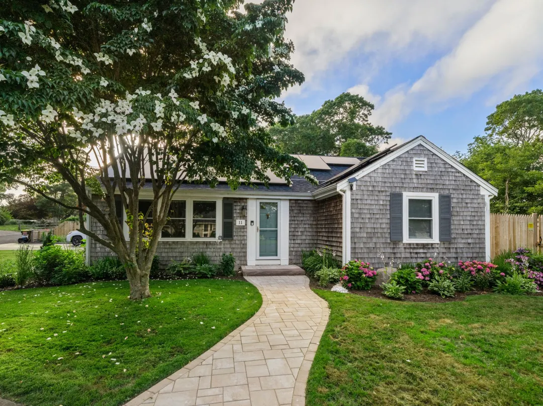 Cozy Fireplace And Outdoor Sauna Retreat - Charming Family Haven - Dennis, MA