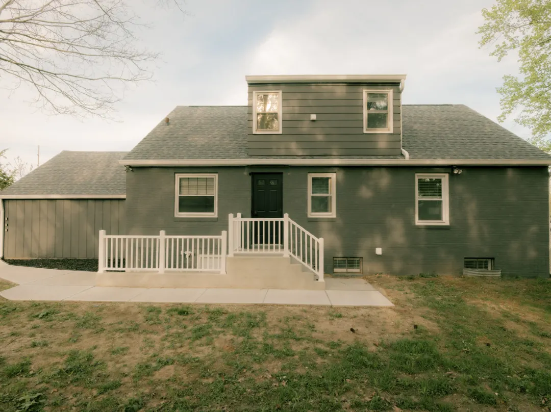 Modern Comforts With Smart Amenities - Stylish Cozy Oasis - Peoria, IL