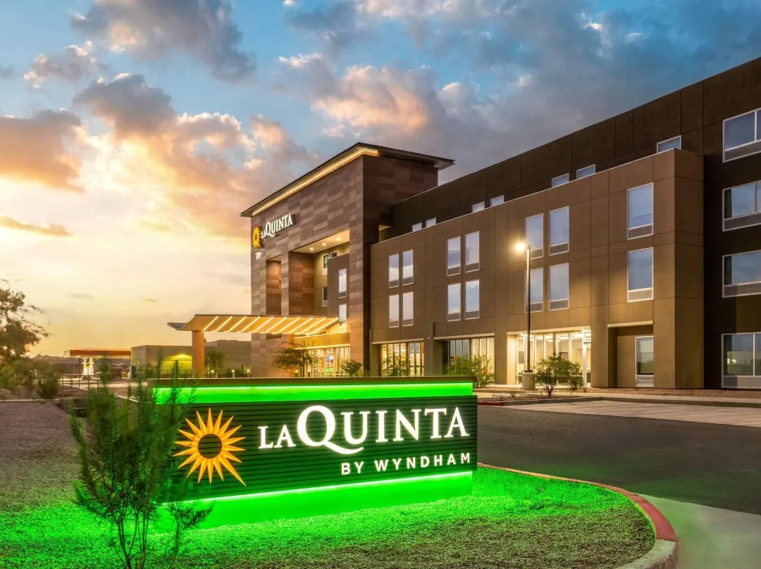 La Quinta Inn & Suites By Wyndham Phoenix West / Glendale - Avondale