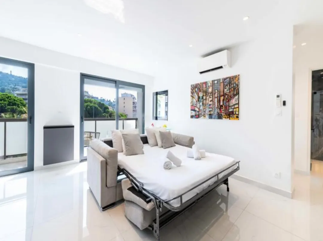 2p Traversant, Centre Cannes, Rue D'antibes - Vallauris