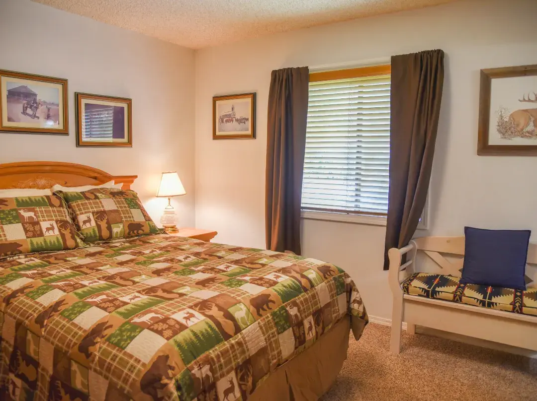 Spacious Living Area And High Speed Wifi - Charming Southwestern Escape - Red River, NM