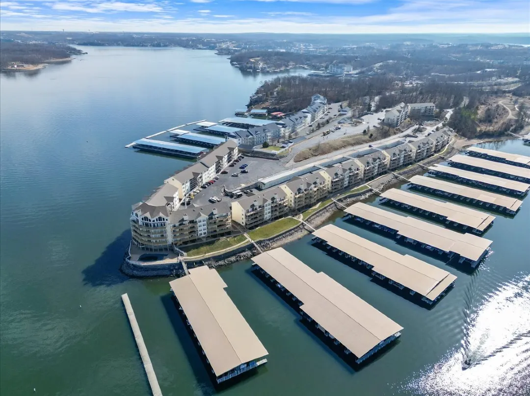 Stunning Views And Community Pools - Charming Lakeside Retreat - Lake Ozark, MO