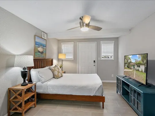 Stunning Pool And Beautiful Backyard - Luxurious Coastal Retreat - Atlantic Beach, FL