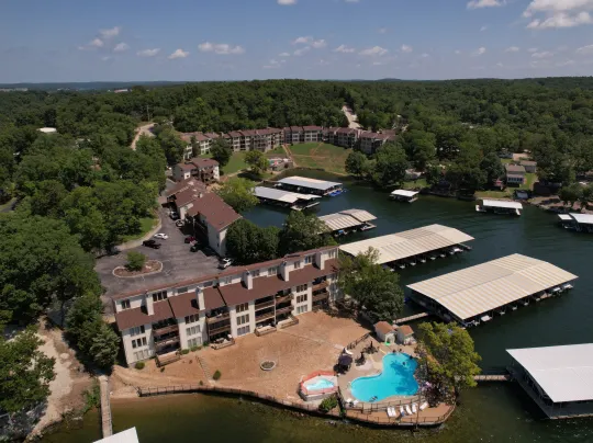 Charming Lakefront Escape With Pool And Scenic Views - Cozy Couple's Retreat - Gravois Mills, MO