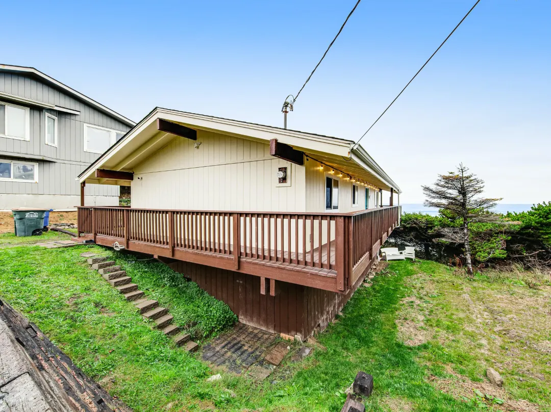 Oceanfront Home With Private Deck & Water Views, Full Kitchen, Free Wifi - Newport, OR