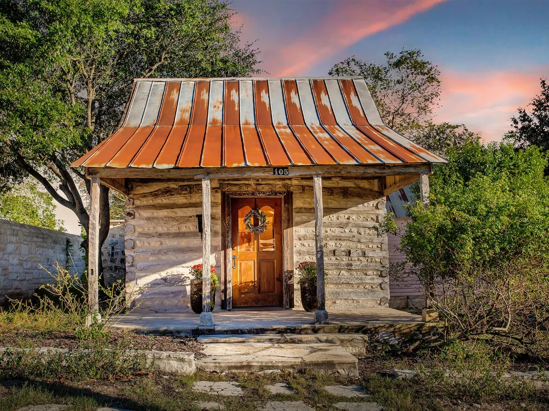 Charming Spa Retreat With Hot Tub - Historic Cabin - Fredericksburg, TX