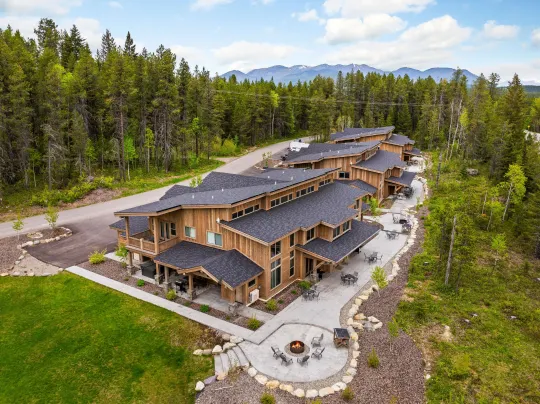 Hot Tub, Game Room, Stunning Mountain Views - Luxurious Haven - Columbia Falls, MT