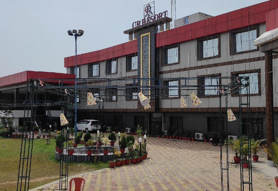 Bahraich Hotel C R Resort, Bahraich - รีวิว ราคา จองที่พัก | Trip.com