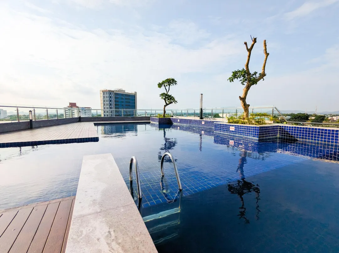 Lovina 1018 At Pollux Meisterstadt - Batam