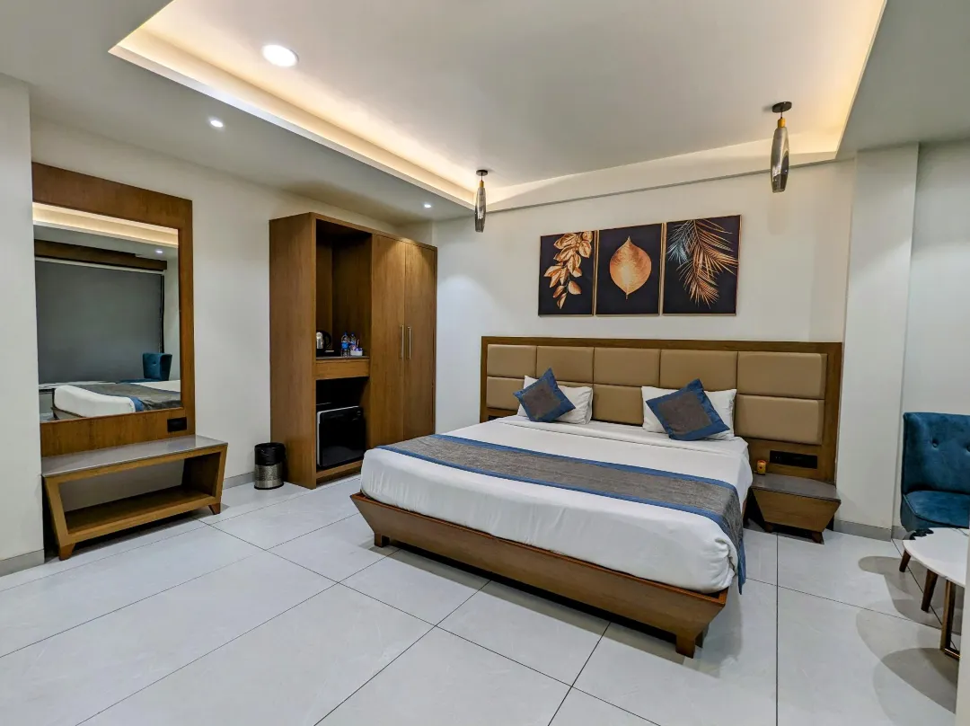 Hotel Red Chillee Restro - Silvassa