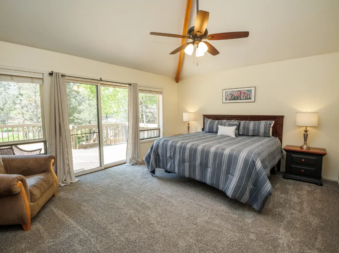 Hot Tub And Recreation Passes With Golf Course View - Stunning Retreat - Sunriver, OR