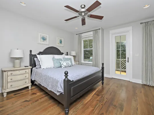 Spacious Home With Screened Porch And Modern Kitchen - Charming Haven - Seaside, FL