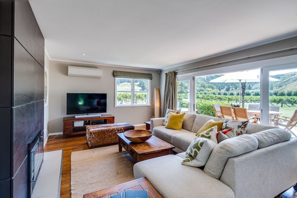The Farmhouse - Napier, New Zealand