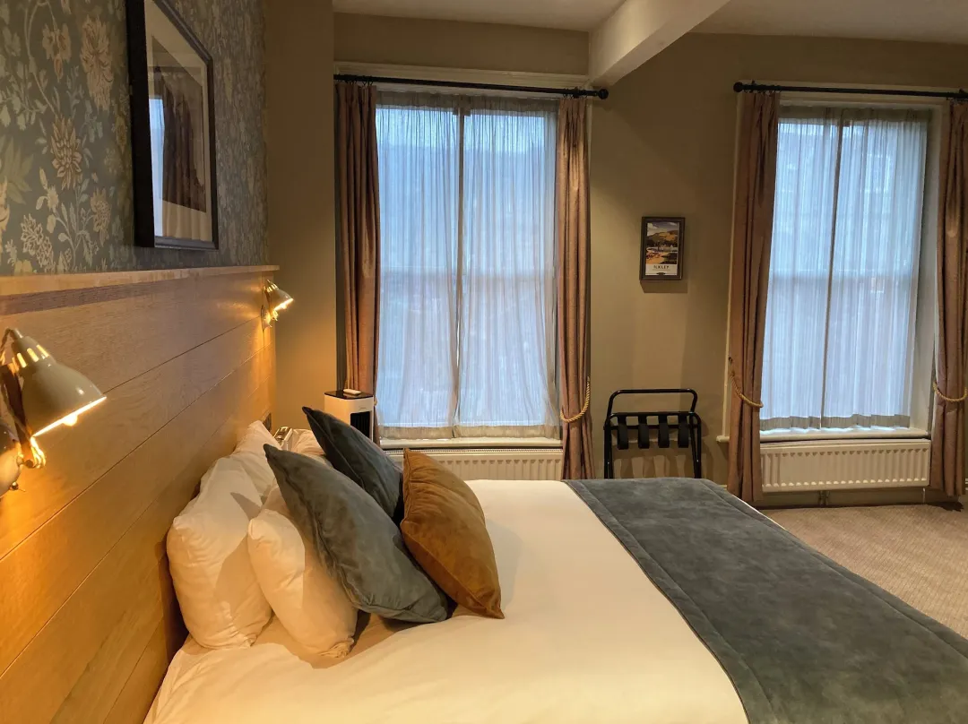 The Black Hat - Ilkley