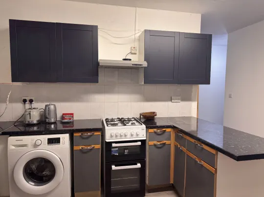 Cozy Guest Room 2 In Morden - London, UK