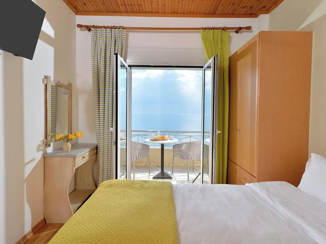 Pharos Rooms - Greece