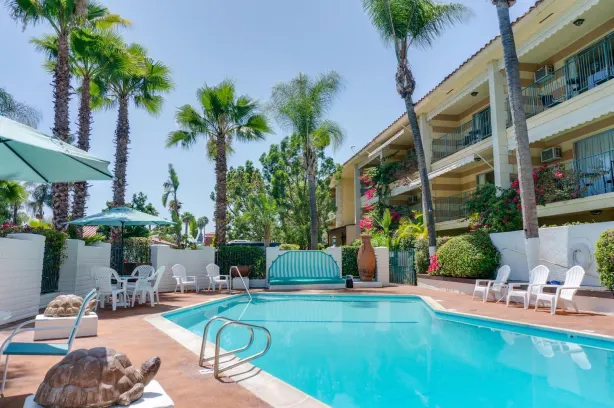 Hotel Pepper Tree Boutique Kitchen Studios - Anaheim - 125 Verified ...