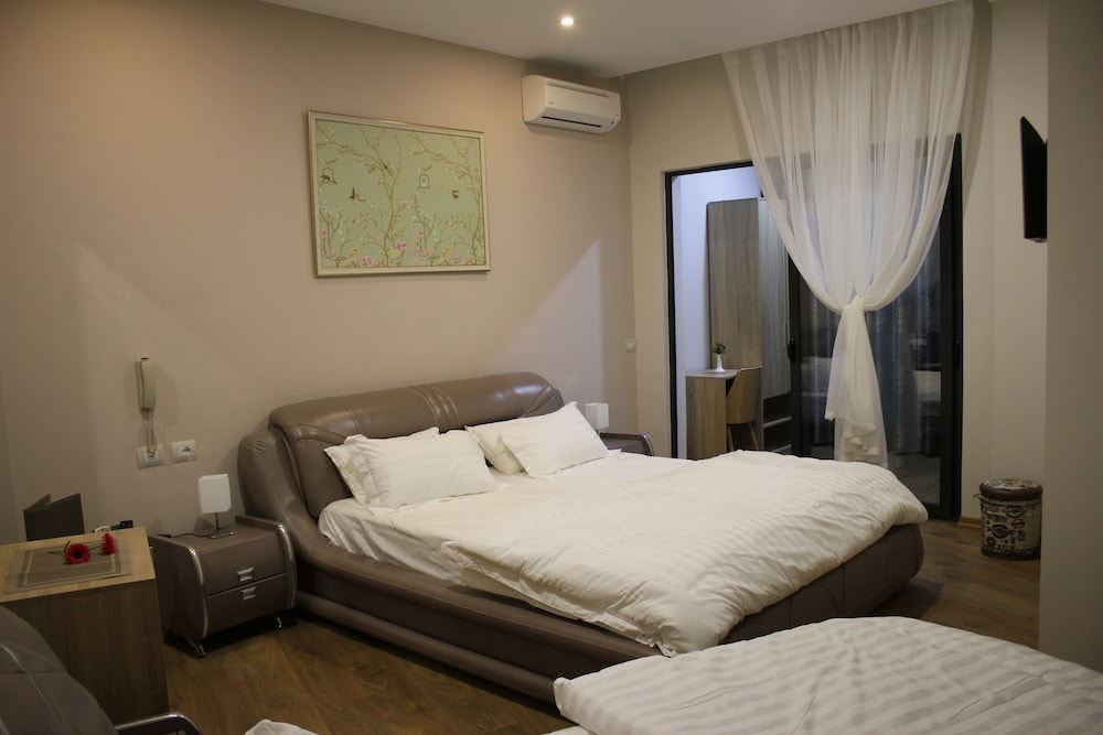 Park Hotel - Tirana