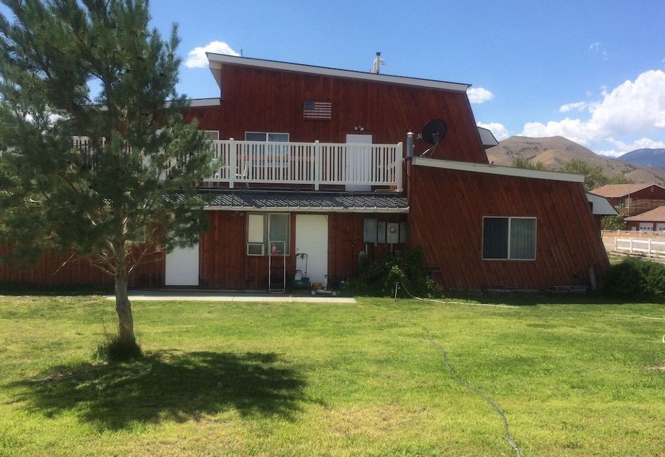 10 Bedrooms, 12 Bathrooms, 1985 Rustic Lodge Located in the Sevier ...