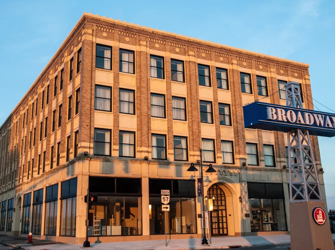 Ariel Broadway Hotel - Amherst, OH