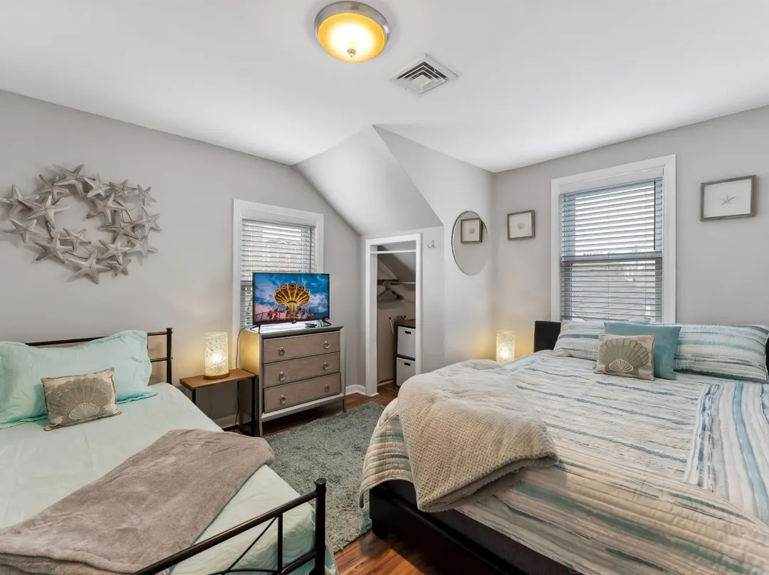 Spacious Private Deck And Modern Amenities - Inviting Coastal Retreat - Wildwood Crest, NJ