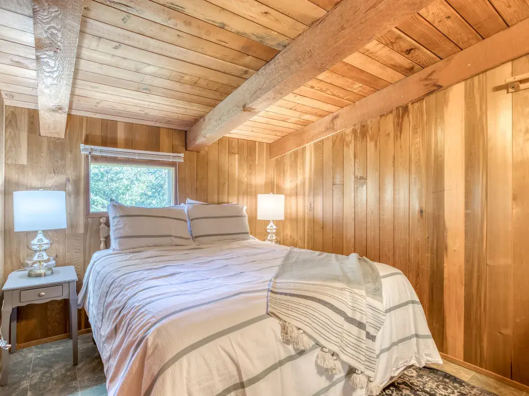 Secluded Grassy Yard And Cozy Firepit - Inviting Rustic Retreat - Yachats, OR