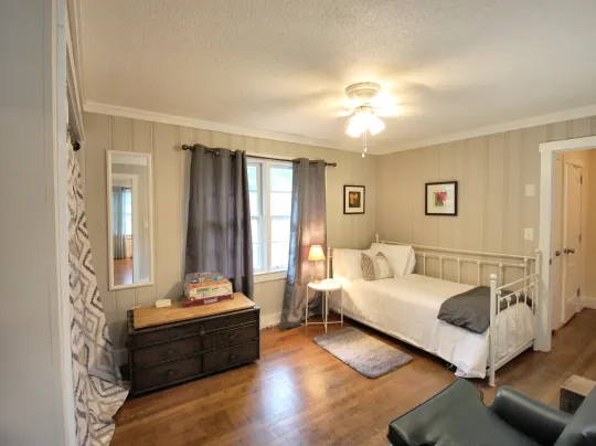 Cozy Comforts With Outdoor Fire-pit And Convenient Access - Charming Retreat - Murphy, NC