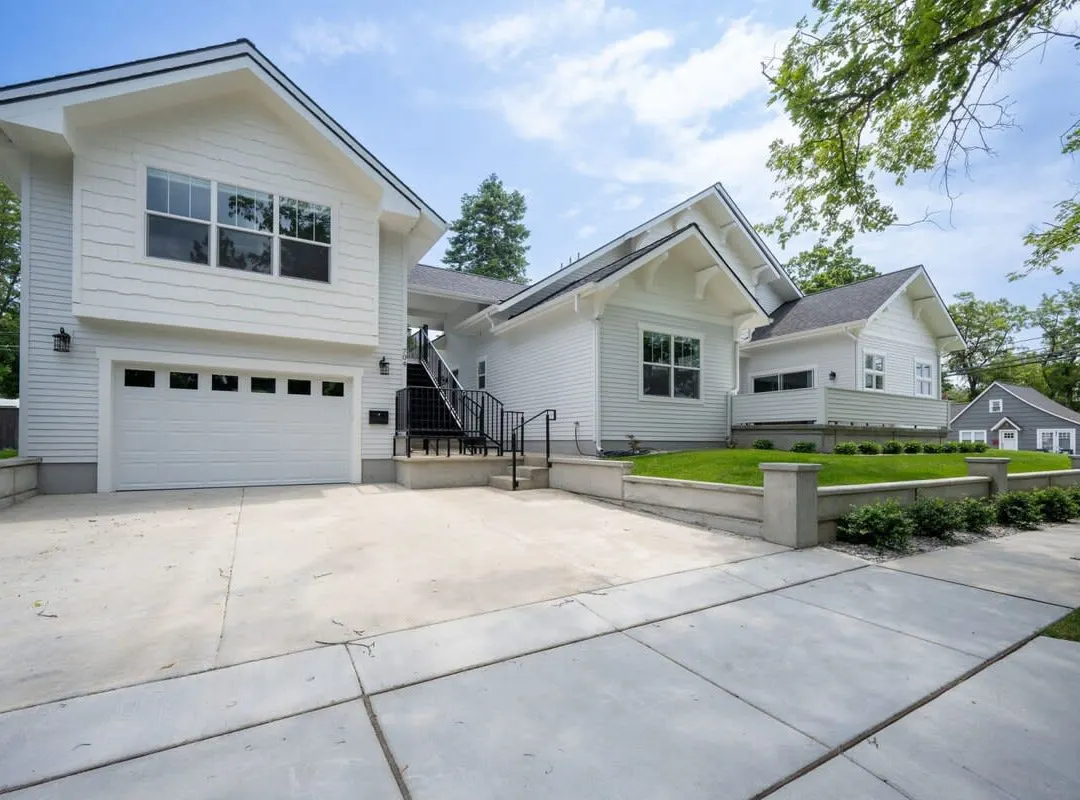 Luxurious Retreat - Gym, Hot Tub, Gourmet Kitchen, Downtown - Post Falls, ID