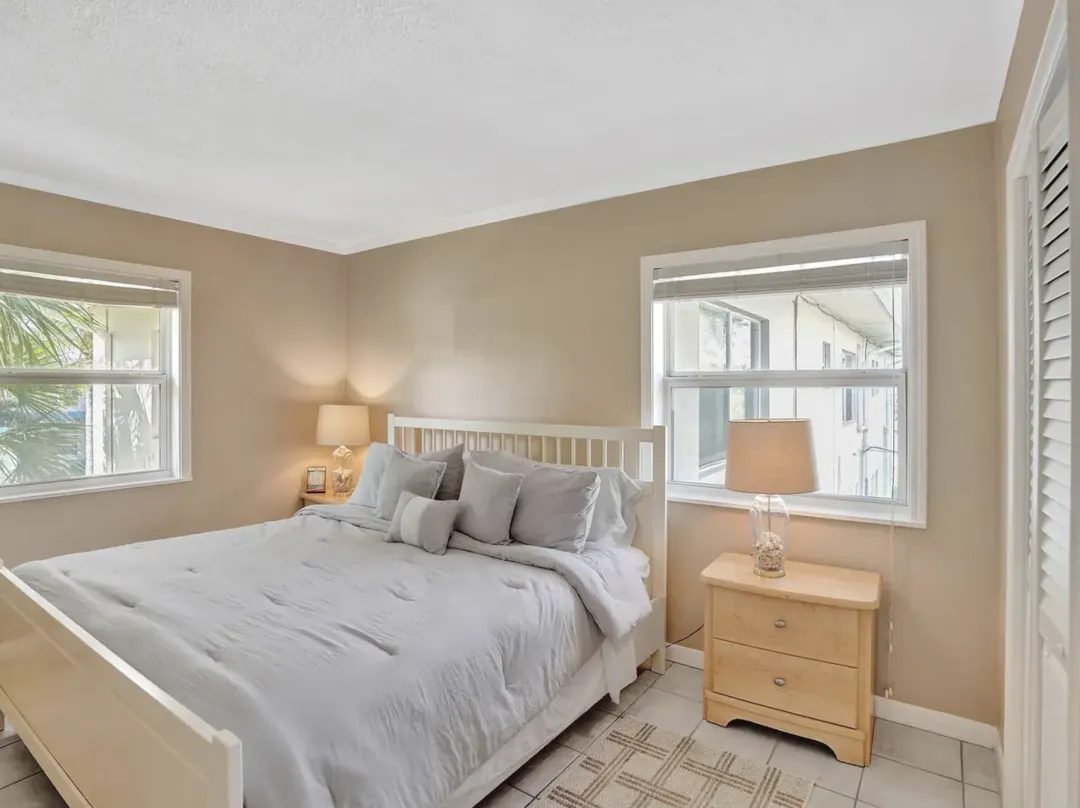 Heated Pool And Waterfront Decks - Charming Coastal Sanctuary - Wilton Manors, FL