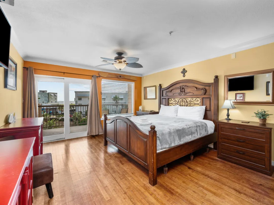 Three Pools And Stunning Ocean Views - Charming Coastal Escape - Galveston, TX