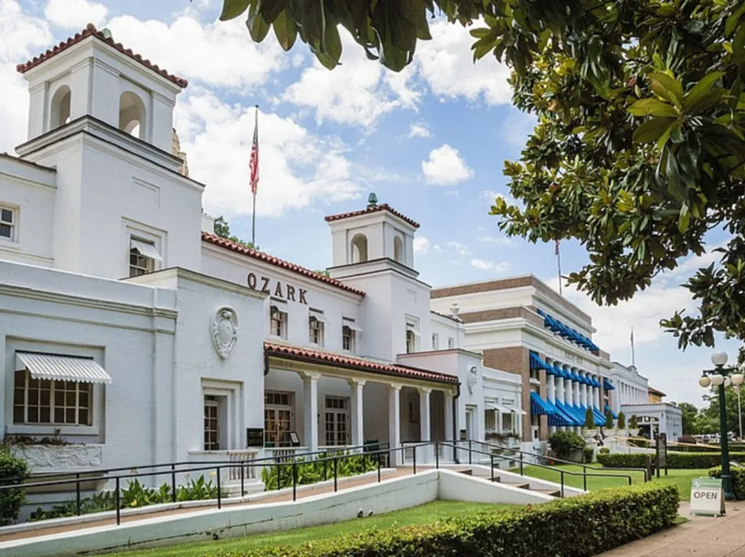 Convenient Access And Cozy Comfort - Inviting Getaway - Hot Springs, AR