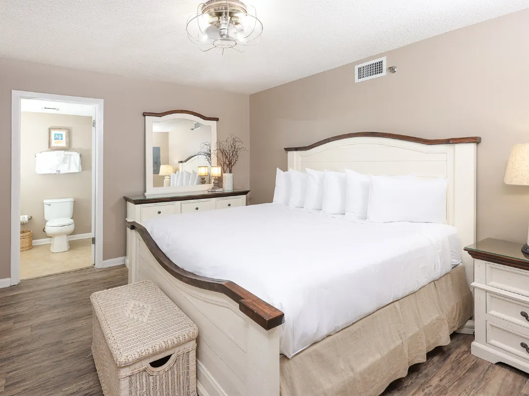 Coastal Blue Colors And Modern Amenities - Charming Beach Retreat - Perdido Key, FL