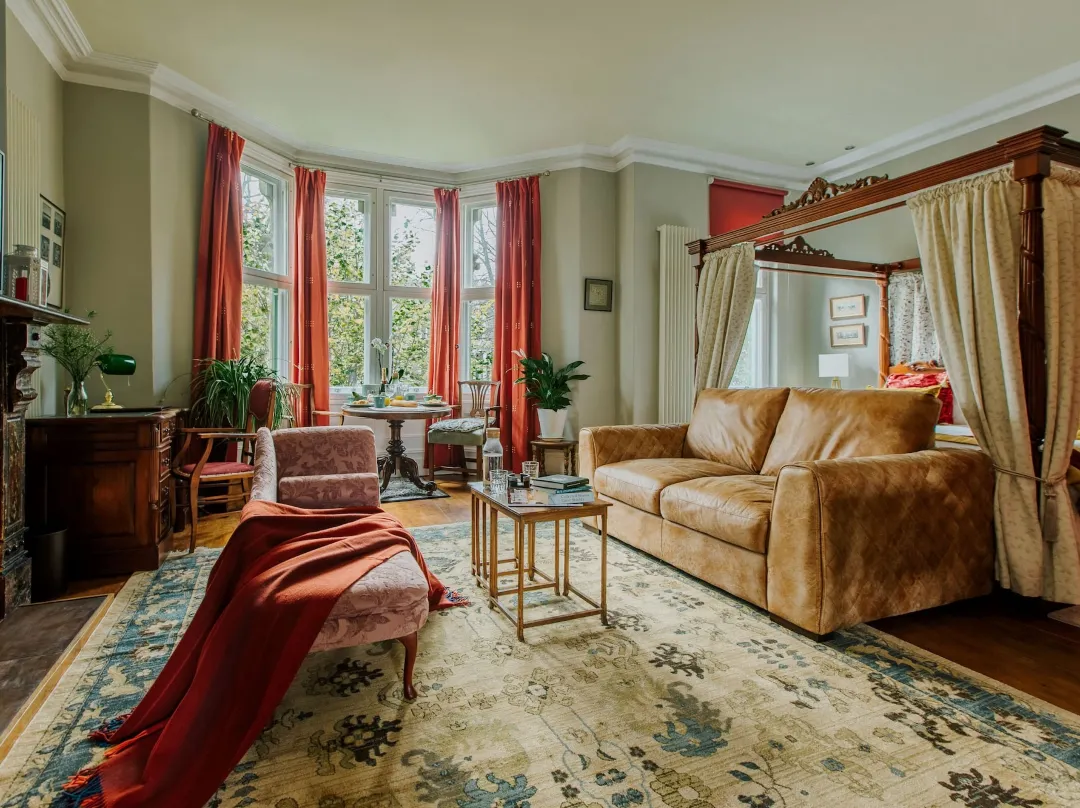 The Suite, 82 Cathedral, Private Parking - Cardiff